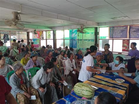 ငါးသိုင်းချောင်းမြို့တွင် အသက် ၇၀ နှင့် အထက် အဘိုးအဘွားများအား ကျန်းမာရေးစောင့်ရှောက်ခြင်း လုပ