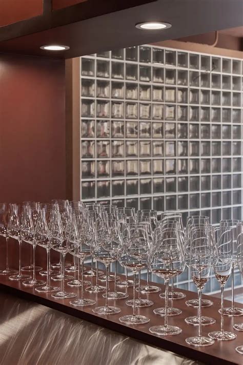 모던하고 트렌디한 120평 와인바 인테리어 성동구 성수동