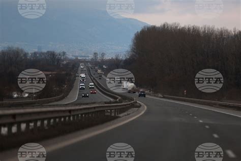 За празничните дни ще бъде променено движението през тунелите „Топли дол“ и „Правешки ханове“ на