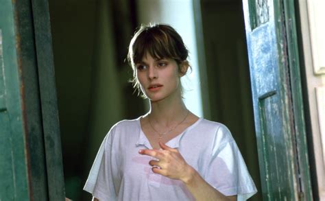 Pin On Nastassja Kinski Beutiful Women Famous Faces Beautiful Face