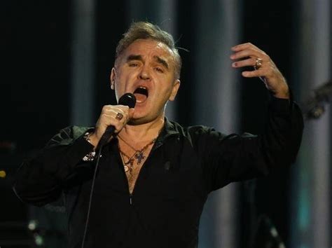 Ünlü Müzisyen Morrissey Konserde üşüyünce Sahneden Indi Sözcü