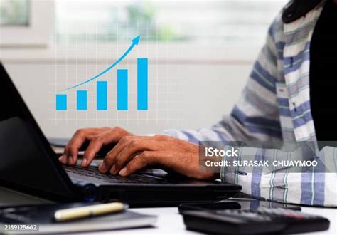 내년 그래프를 사용한 계획 성장 마케팅 대상 개발 투자 재무 사업 계획 개념 개념에 대한 스톡 사진 및 기타 이미지 개념 개발 경영자 Istock