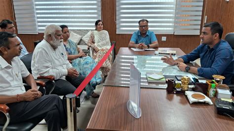 Ias Vivek Arya 18 वर्ष से अधिक उम्र के सभी युवक युवतियों की वोट बनाना