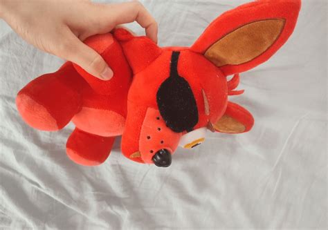 A Seller Claims This Is Official Sanshee 2016 Foxyis It Real Rfivenightsatfreddys