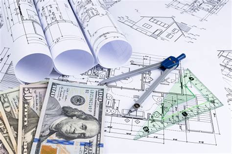 돈으로 건축가의 블루 프린트 금융 및 새 집의 계획에 대 한 상징적인 사진 청사진 롤과 작업 테이블에 드로잉 악기 개념에 대한 스톡 사진 및 기타 이미지 Istock