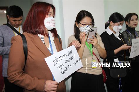 Фото МСНЭ ээс ХЗДХ ийн сайд болон бүлгийн дарга нарт албан бичиг хүргүүллээ