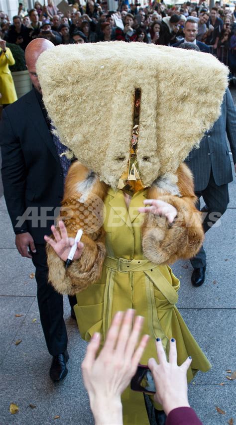 レディー・ガガの本領発揮？ベルリンで奇抜な衣装を披露 写真9枚 国際ニュース：afpbb News