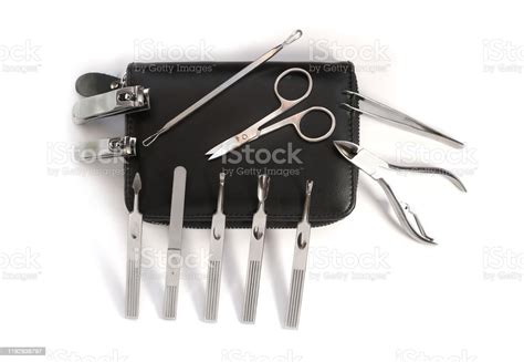 고립된 흰색 배경에 검은 색 케이스가있는 금속 매니큐어 세트 뷰티 살롱 과 손톱 도구 여성 핸드백 선물 매니큐어 미용술에 대한 스톡 사진 및 기타 이미지 Istock