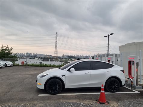 1987 On Twitter 테슬라 뮌스터담 수퍼차저 1 수도권 중 최북단 수퍼차저인듯파주 운정에 위치 2 수퍼차저 스테이션만 포장되어 있고 나머지