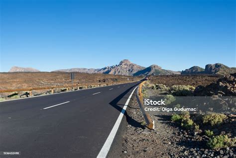 Parque Nacional Del Teide의 Teide 화산으로 가는 길 배경에 몬태나 Guajara 테네리페 카나리아 제도 0명에 대한 스톡 사진 및 기타 이미지