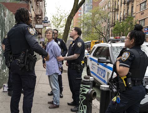 Nypd Arrests Artist Portray Message Of Help For Unhoused Man Artshow24