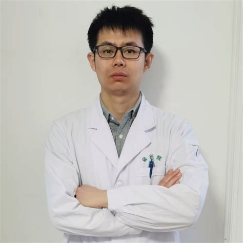 症状及患病时长：前天上午10点因腰部疼痛请医生小针刀治疗，2个小时后头痛，后继越来越严重，回家睡了2小时后不疼了，晚上正常。咋天上午差不多10点后就开始头痛头胀，吃了一粒布落芬，没有改善症状