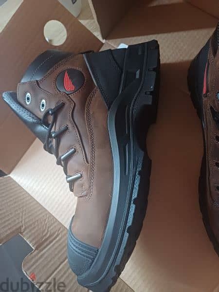 سيفتي ماركه ريدوينج مقاس ٤٤ جديد بالكرتونه جلد طبيعي إكسسوارات