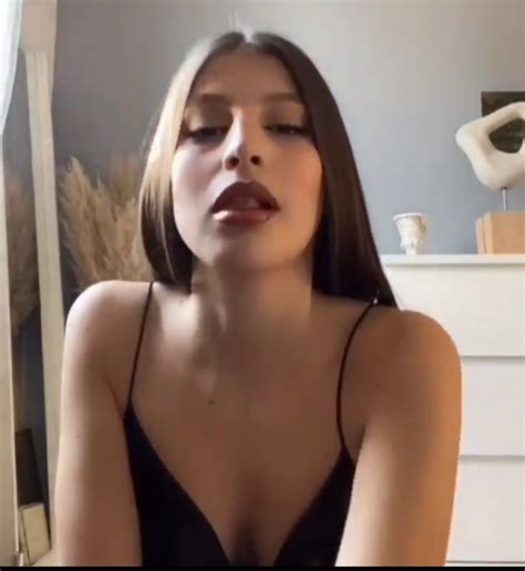 Hot Lips Hot Cleavage Boobspussyassman