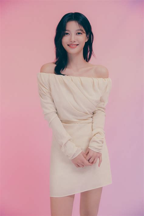 [단독]글로벌 첫사랑 김유정 생애 첫 연극 도전…셰익스피어 인 러브 주연