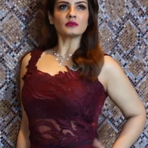 Pin By Devanshu On Raveena Tandon Bollywood Actress Hot Raveena Tandon Hot Fashion