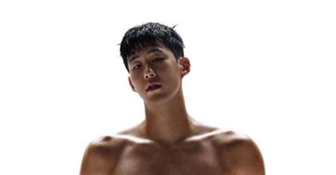 이거 무료로 봐도 돼 손흥민 팬티 한 장만 입고…