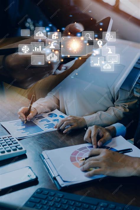 디지털 전환 기술 전략 비즈니스 프로세스 및 데이터의 디지털화 및 디지털화 운영 최적화 및 자동화 고객 서비스 관리 인터넷 및 클라우드 컴퓨팅 프리미엄 사진