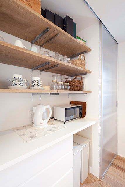 飾って楽しめるキッチン収納で気分も華やぎます。壁面に棚を設置しただけでも印象は大きく変わりますので、お試しになってみてはいかがでしょうか