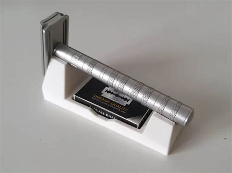 搜索 剃须刀支架 Makerworld