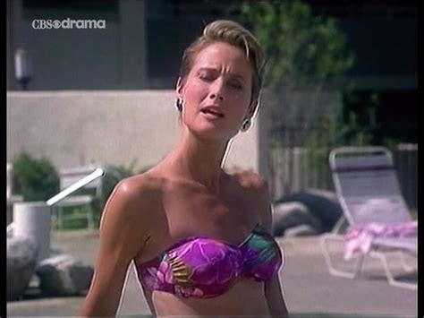 Голая Дебора Реннард в Dallas I