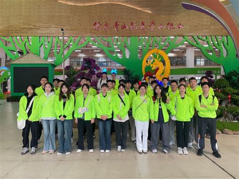 体育与康养学院“三立方”志愿服务队精心服务第十八届海峡两岸（三明）林业博览会