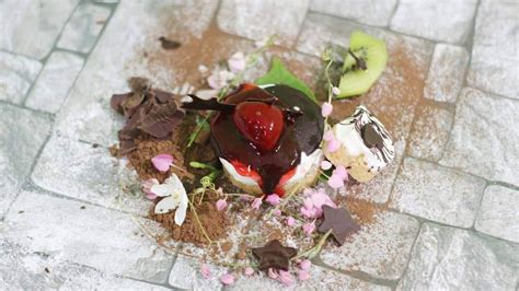 🥰 เลิฟเครซี่ เบเกอรี่ ขนมหวาน👍อร่อยละมุนลิ้น เค้กหน้านิ่ม เอแคลร์ บราวนี่ ขนมปังเนยสด ขนมปัง