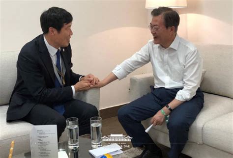 차범근 문재인 손 맞잡고 단 둘이 대화 나눠…무슨 내용