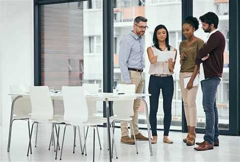 기술은 계획을 더 잘 이해하고 시각화하는 데 도움이 됩니다 30 39세에 대한 스톡 사진 및 기타 이미지 30 39세 글로벌 비즈니스 기업 재무와 산업 Istock