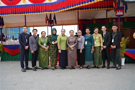 សម្ដេចតេជោ ហ៊ុន សែន ដាស់តឿនអាជ្ញាធរថ្នាក់ក្រោមជាតិ ត្រូវដោះស្រាយបញ្ហាផ្លូវខូច