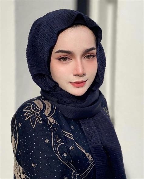 Pin By 𝓐𝓫𝓫𝔂 On Dini Nazeri Beautiful Photoshoot Ideas Fashion