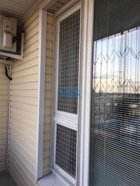 Решетки на окна антикошка с доставкой и установкой в Санкт-Петербурге