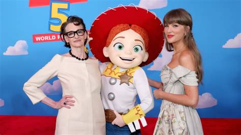 Taylor Swift Talks ‘toy Story 5 Song Performs At Movies La Premiere