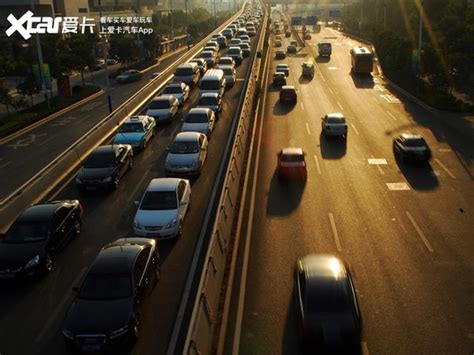 清明假期全国收费公路免收小型客车通行费 4月3日零时起 凤凰网汽车 凤凰网