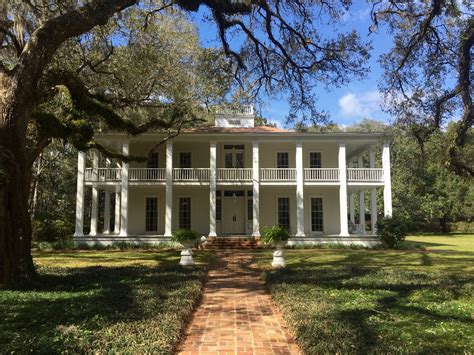 무료 이미지 통로 건축물 구조 하늘 화이트 잔디 포도 수확 고대 미술 별장 맨션 창문 건물 늙은 현관 여름 발코니 녹색 시골집 경계표