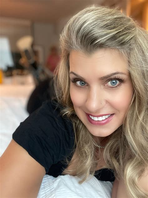 My Eyes Could Captivate You R Model