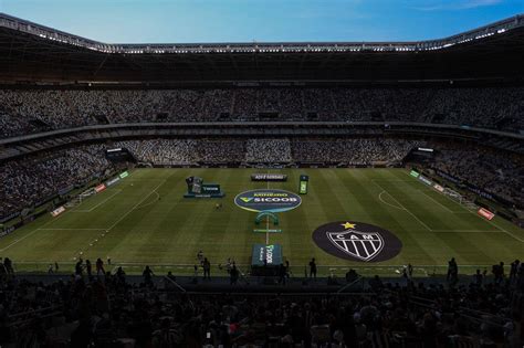 Ausência Do Escudo Do Cruzeiro No Gramado Revolta Torcedores Da Raposa