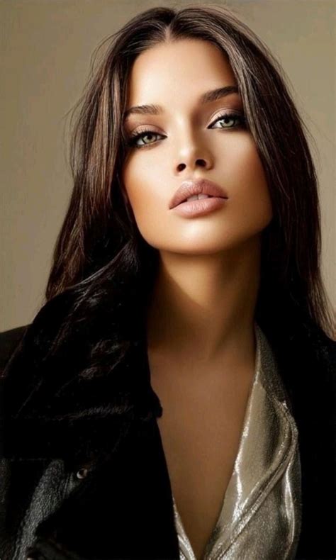 Pin By Laura Bianchi On Arte Del Disegno Ragazze Beauty Brunette Beauty
