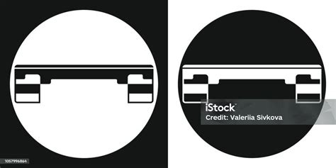 피트 니스 단계 보드 아이콘입니다 검은색과 흰색 배경에 실루엣 피트 니스 단계 보드 스포츠 장비입니다 벡터 일러스트입니다 가냘픈에 대한 스톡 벡터 아트 및 기타 이미지