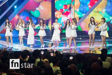 [포토] 트와이스 ‘1위 공약 이행~수박 퍼포먼스 헉스