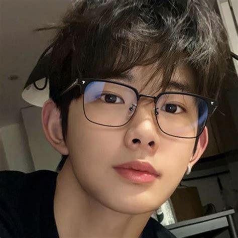 핀디움 핀디움 얼굴형에맞는안경 티타늄 안경테 안경 뿔테 금자 남자 안경태 무테