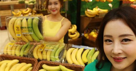 포토뉴스 하루 하나씩 잘 익은 바나나 골라먹어요