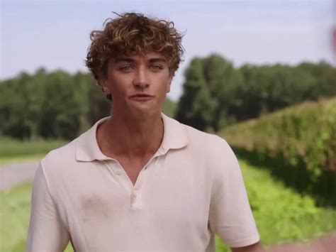 The Summer I Turned Pretty Belly And Jeremiah Kiss In His Car UK TV Guide