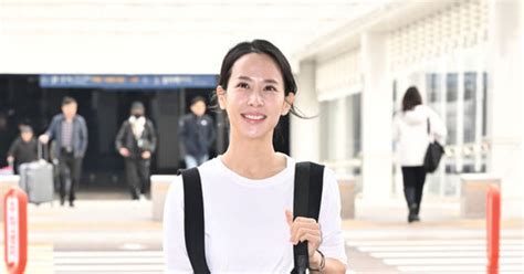 조여정 미소 지으며 칸으로 [사진]