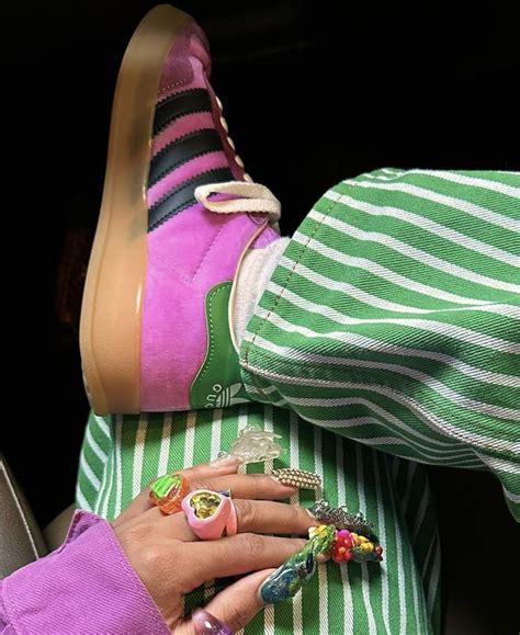 Pink Adidas Sambas スタイルインスピレーション スタイル ファッション