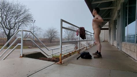 Asian Exhibitionist Boy Strips And Cums By The Highway 日本語で