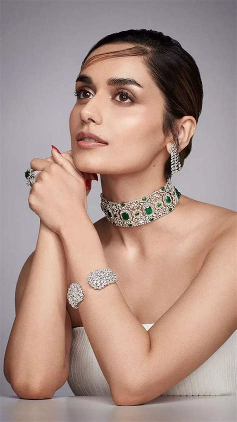 Esha Gupta Opens Up About Struggles With Sex Symbol Image In Bollywood