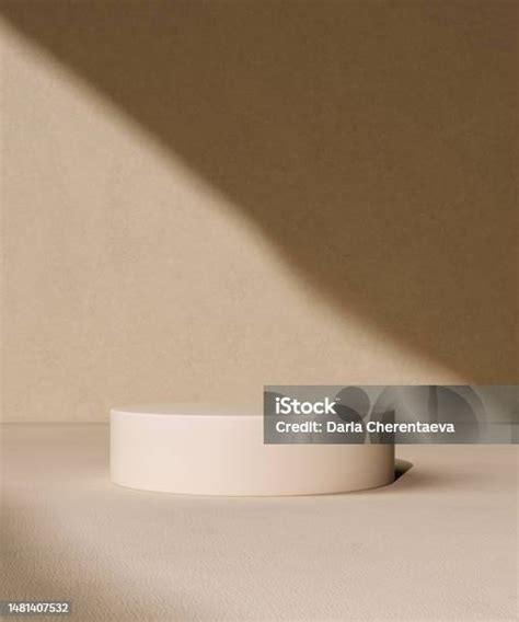 제품 디스플레이 연단 빈 방 기하학적 원형 플랫폼 3d 렌더링 배경 스탠드 및 벽에 대각선 그림자 쇼케이스 받침대 베이지 파스텔