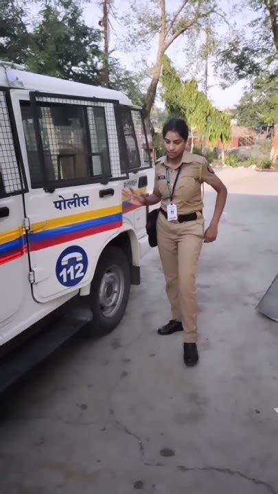 मी पोलीस गाडीतून रोज फिरते आणि कोणत्या गाडीतून फिरता मग Viral Police