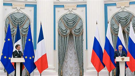 Укратко 15 децембар У Црној Гори продужен попис Макрон би да разговара са Путином — Rt Balkan